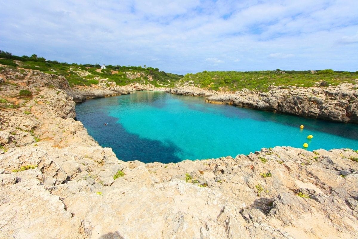 Las 11 mejores calas de Menorca (que parecen piscinas)